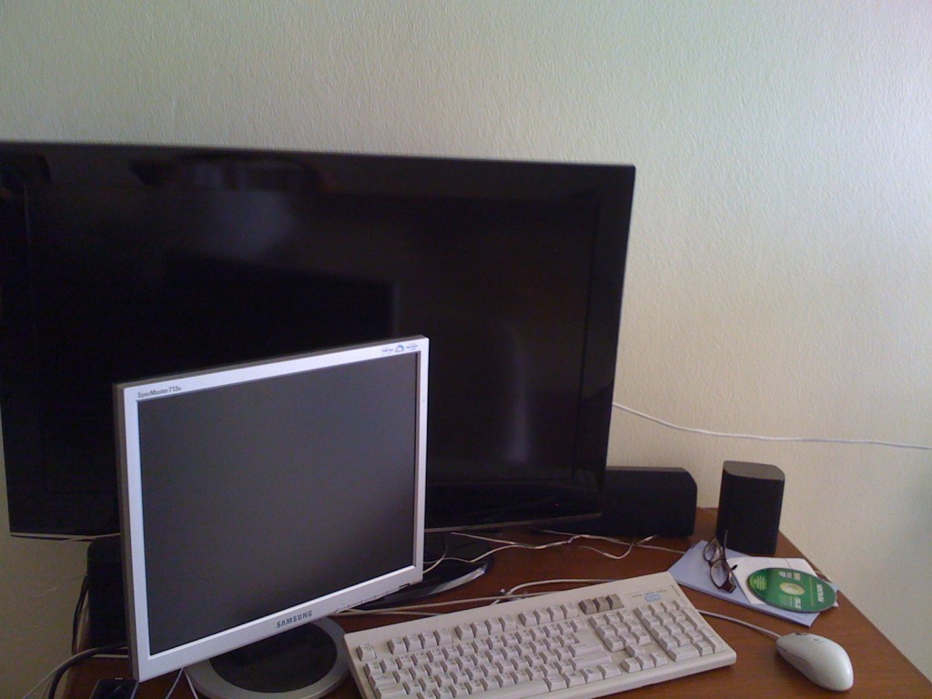 Destop Setup ห้องผมครับ รกมาก ยังไม่ได้จัด – Ton's Blog